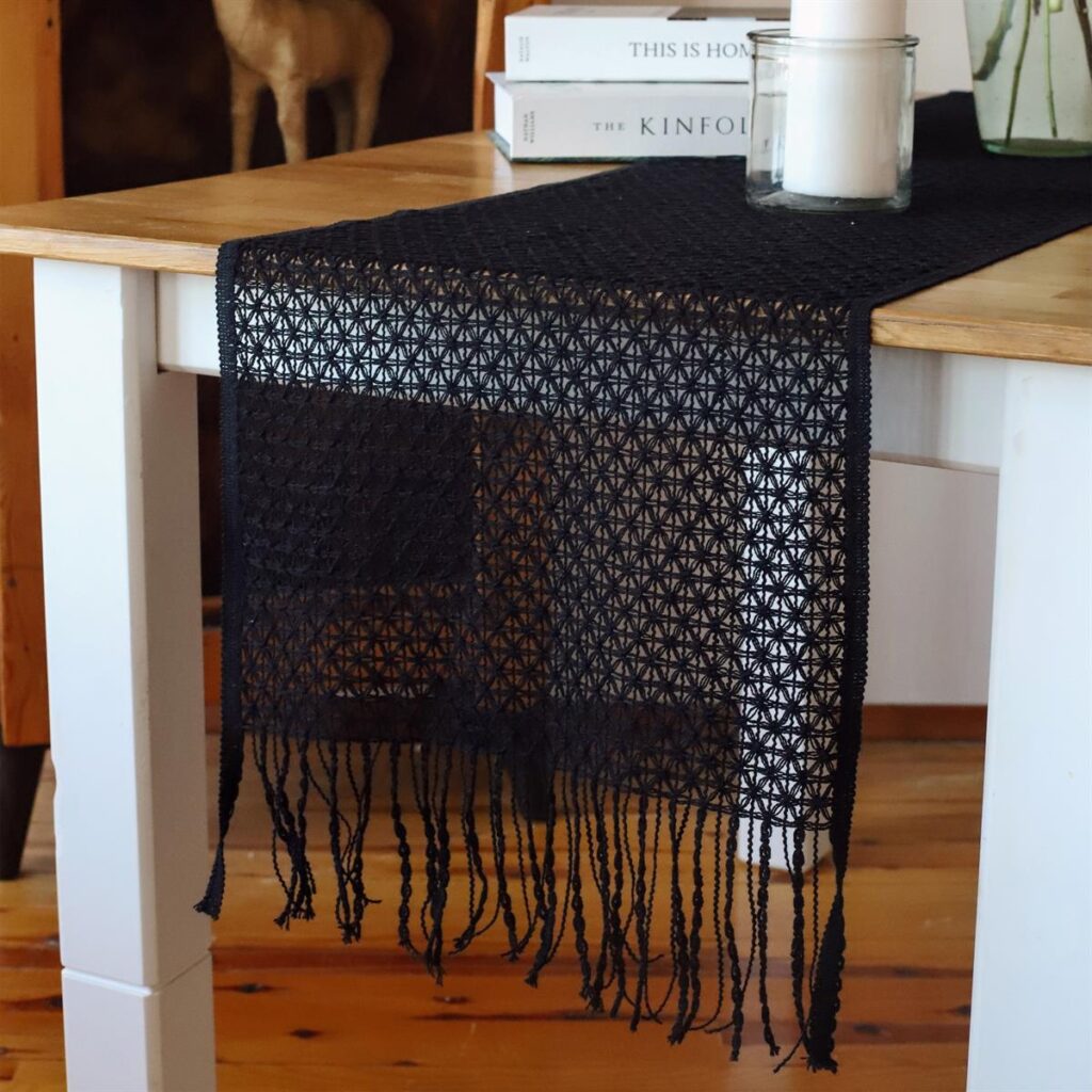 Runner Masa Örtüsü Ham Pamuk Örme Dantel Saçaklı Spider Siyah - Birlik 1952