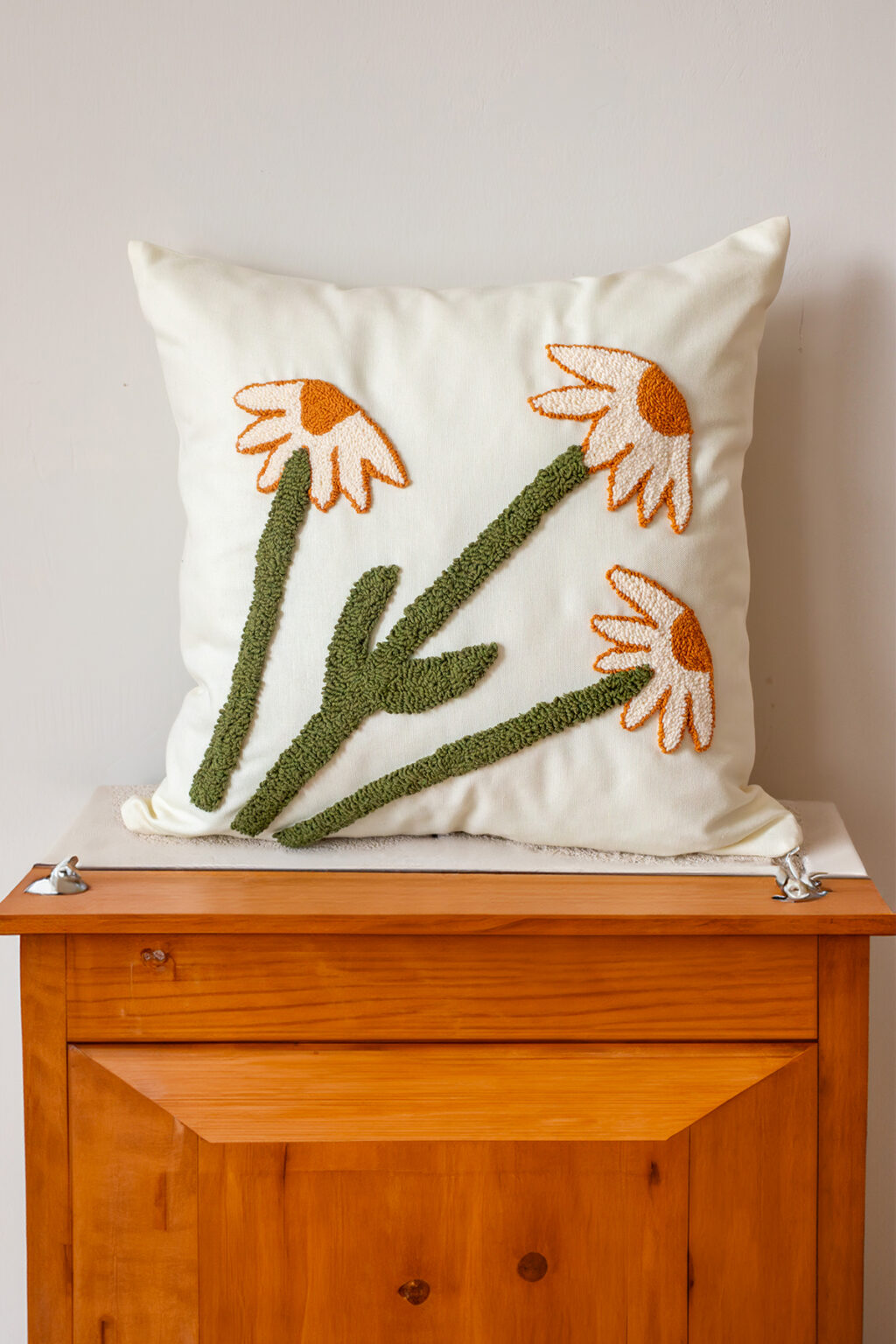 El Yapımı Dekoratif Punch Kırlent Papatya - Birlik 1952